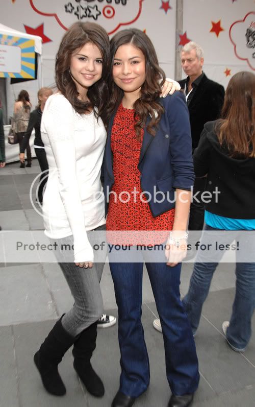 Viewing Miranda_Cosgrove_Icarly14's profile | Profiles v2 | Gaia Online
